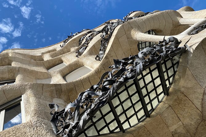 Electric Bike Tour: Antoni Gaudí and Catalan Modernism