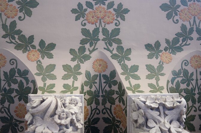 Electric Bike Tour: Antoni Gaudí and Catalan Modernism